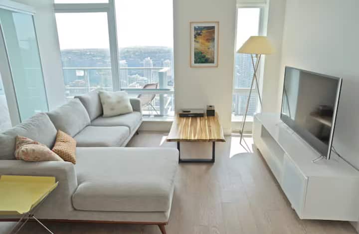Sub-penthouse Condo In Yaletown With U/g Parking - North Vancouver