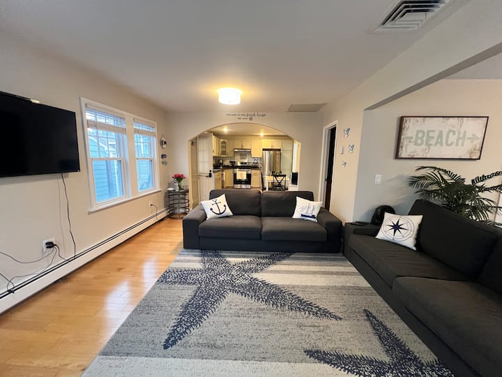 Cozy Beach Cottage - Newburyport, MA