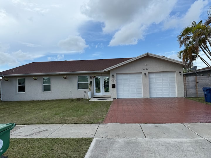 Modern Private Room | Super Clean And Quiet Stay - Cutler Bay