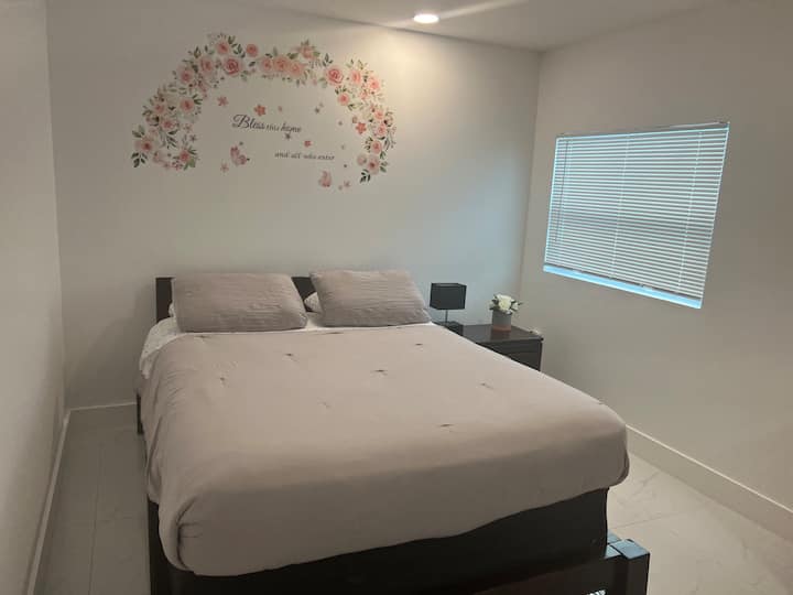 Modern Private Room | Super Clean And Quiet Stay - Zoo Miami, Miami