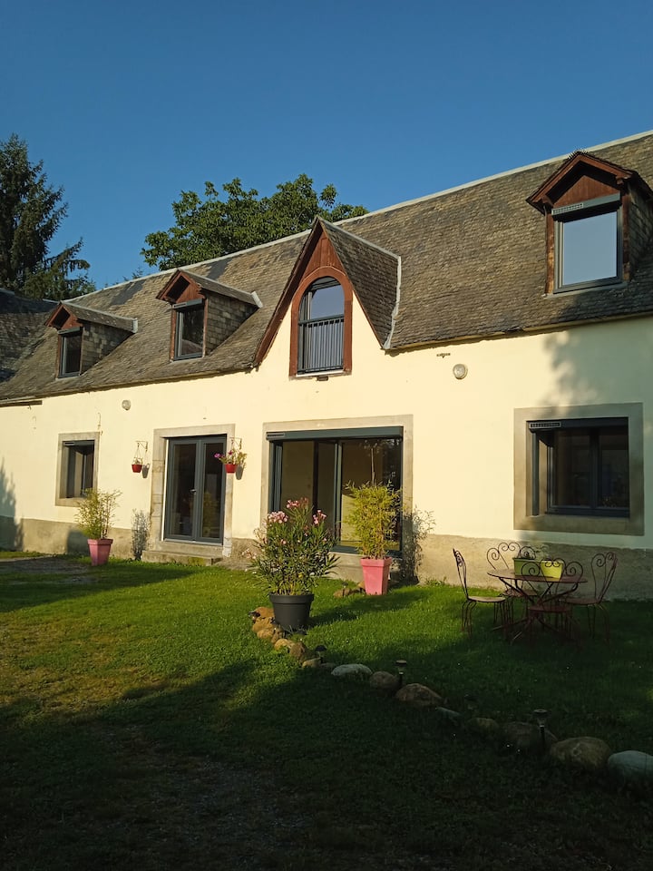 Gîte De Groupe "La Halte"
15 Couchages, 4chambres - Lannemezan