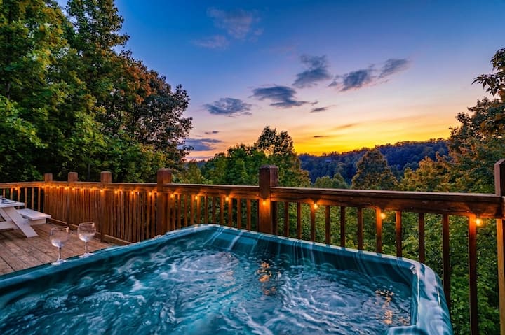 Family Getaway, Hot Tub, Game Room, Scenic, Ev - Gatlinburg, TN