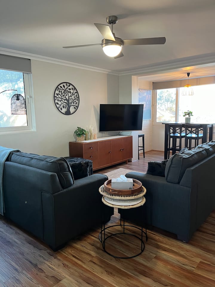 Beautiful Vic Park Gated Apartment With City Views - Perth, Australia