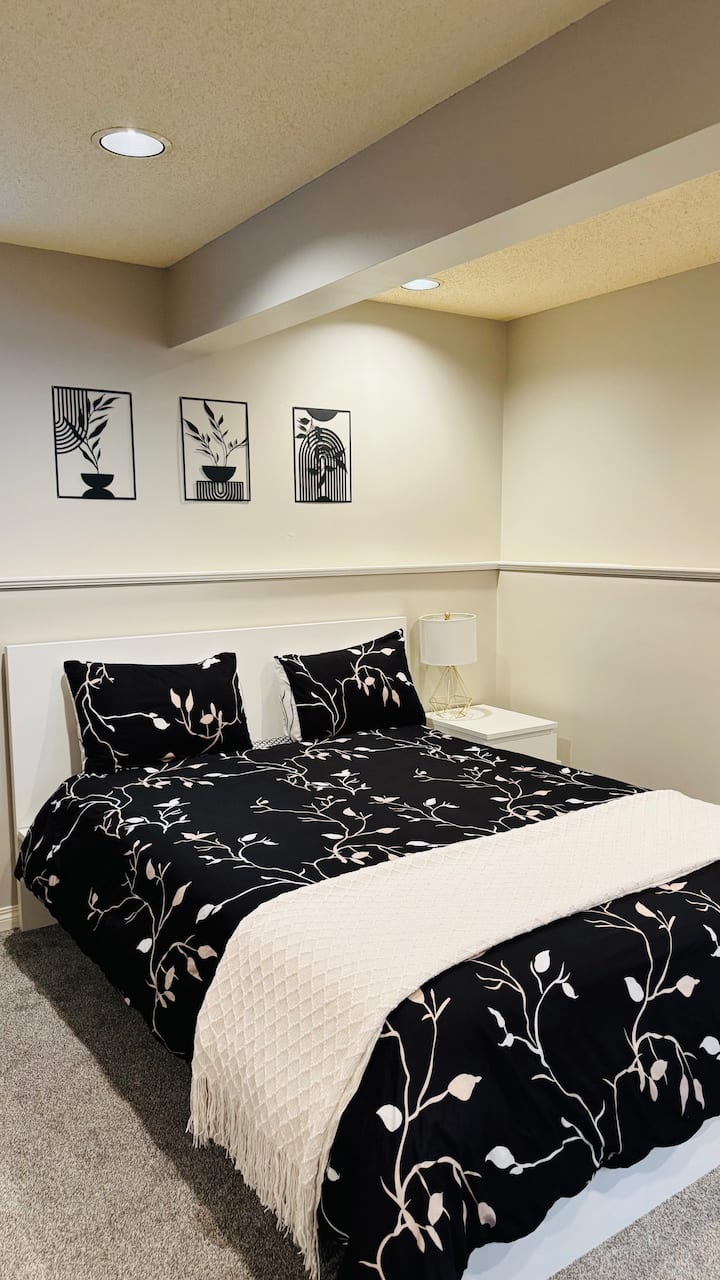 Entire Basement Suite | No Cleaning Fees - Calgary