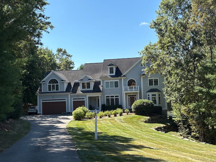 Spacious Medfield House - Framingham, MA