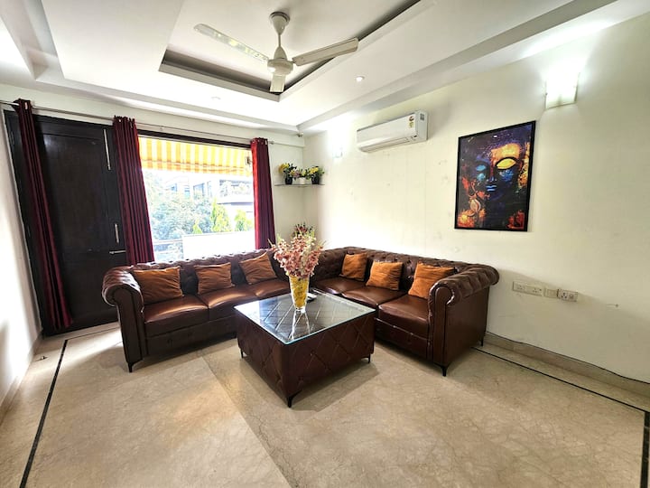 Sts: Contemporary East-of-kailash-3bhk Metro 100m - Neu Delhi