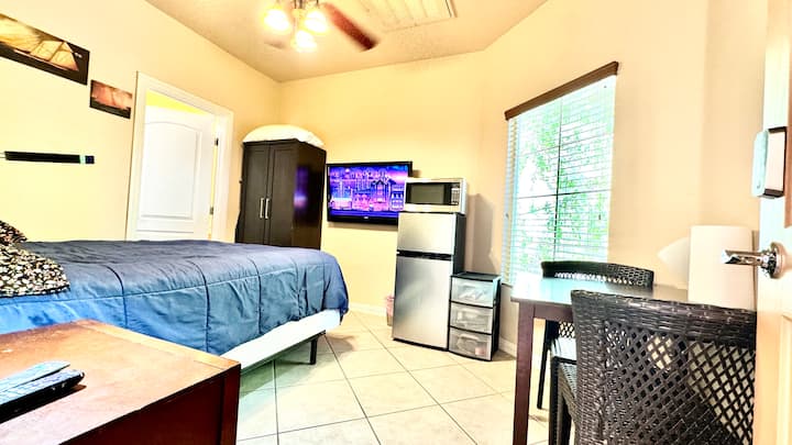 Micro Casita! Private Entrance! Ensuite Bath! - 亨德森