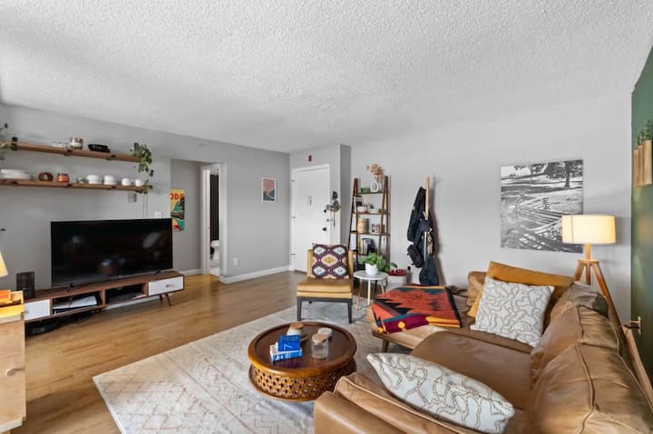 Spacious And Charming Home - San Diego, CA