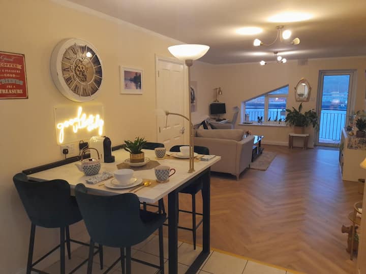 Fabulous Penthouse Apartment Overlooking River Lee - Cork