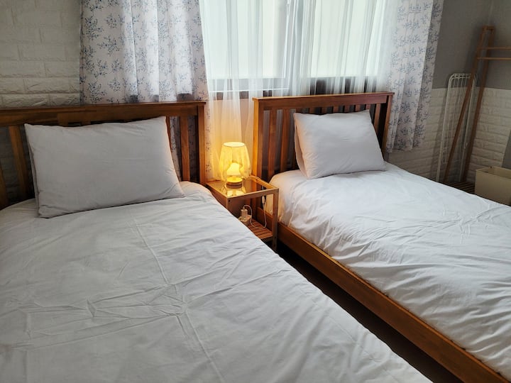 #3 홍대입구역에서 3분/짐보관가능/깨끗하고 아늑한 공간 - Seoul