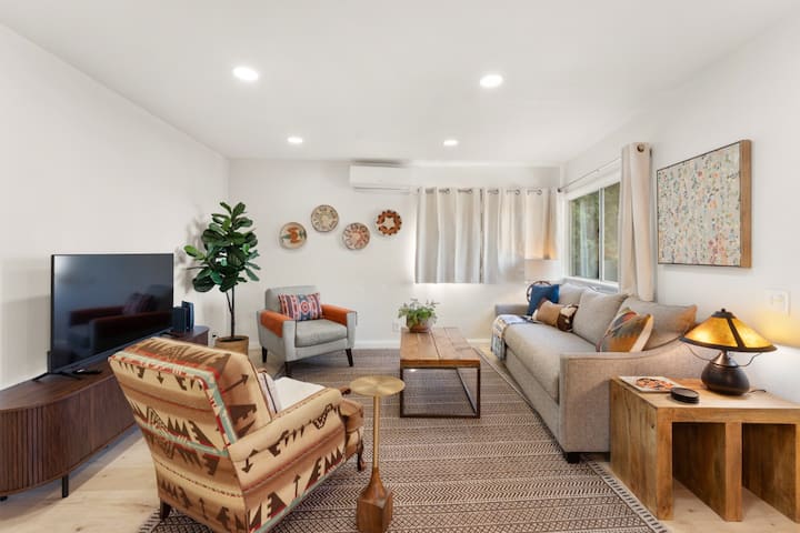 Highland Park-private Yard-laundry-parking - Pasadena, CA