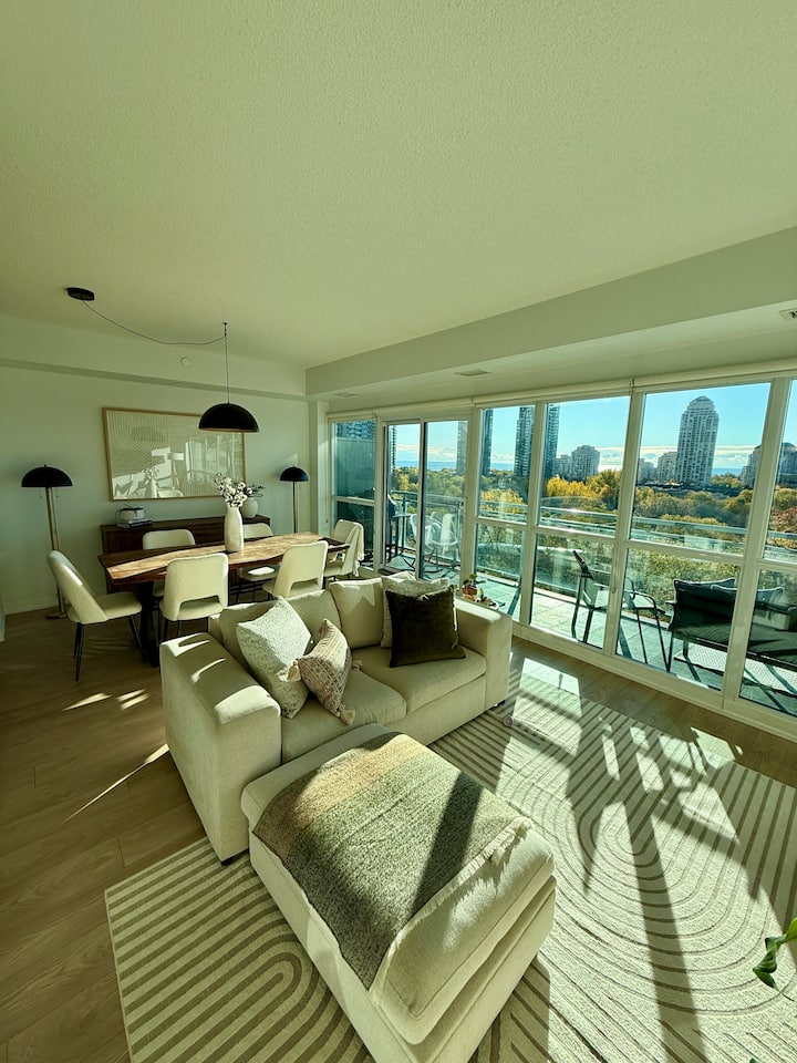 Resort Style Lake View Condo - Toronto