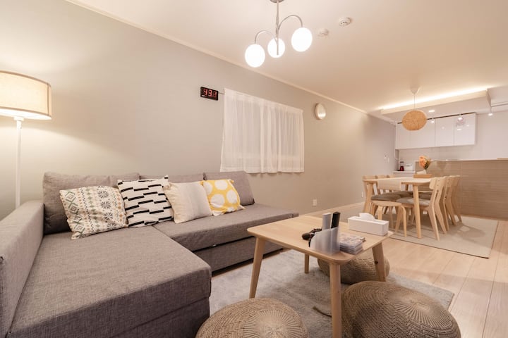 大阪駅8分、なんば15分、usj11分！スーパー・コンビニ近くて便利で静か環境！最大8名様まで宿泊可 - Osaka