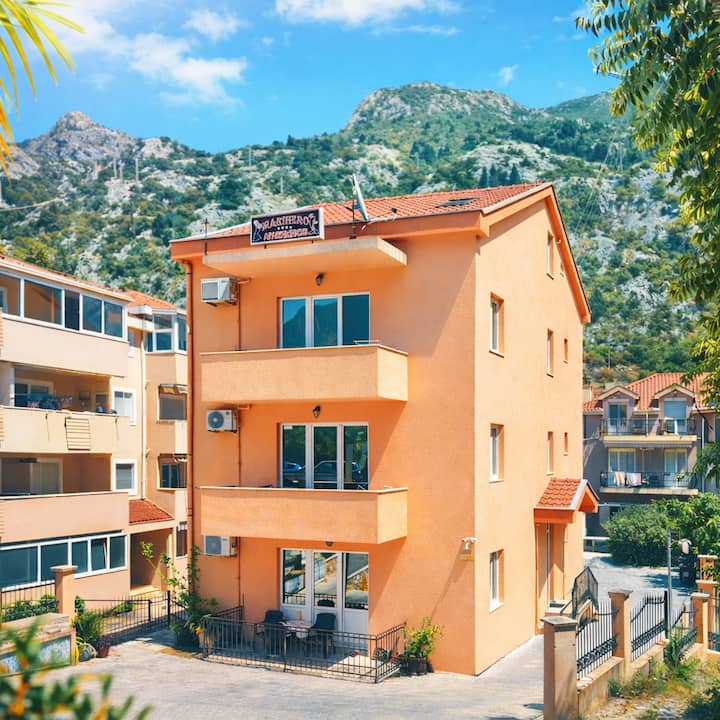 Two-bedroom Apartment In Kotor - Kotor