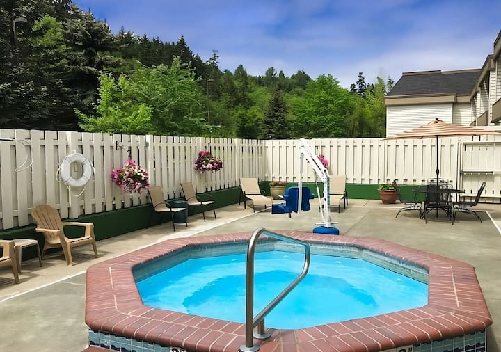 Poulsbo Getaway! Free Bfast, Pets Are Welcome! - Poulsbo, WA