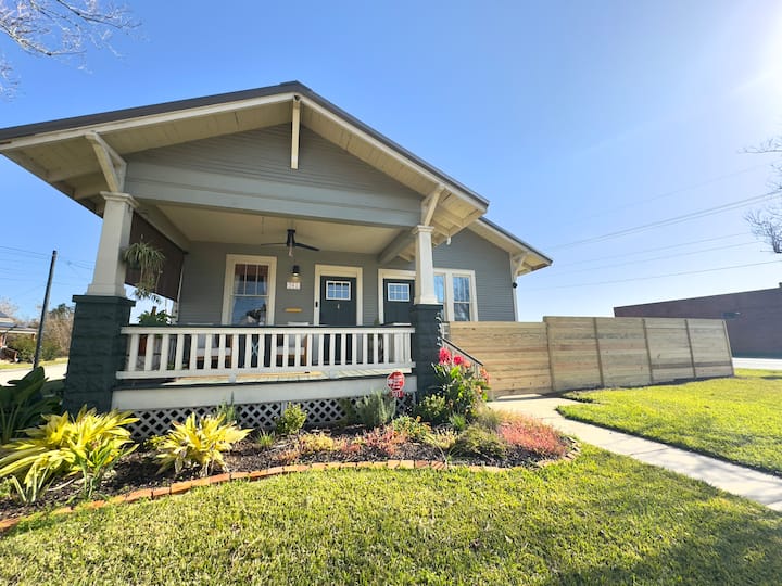 Acadian Home Downtown Dog Friendly Fenced Yard - Lafayette, LA