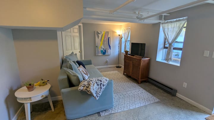 Private Apartment Close The City! - Wellesley, MA