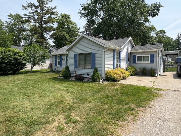 K’s Cottage, Llc - Grand Haven