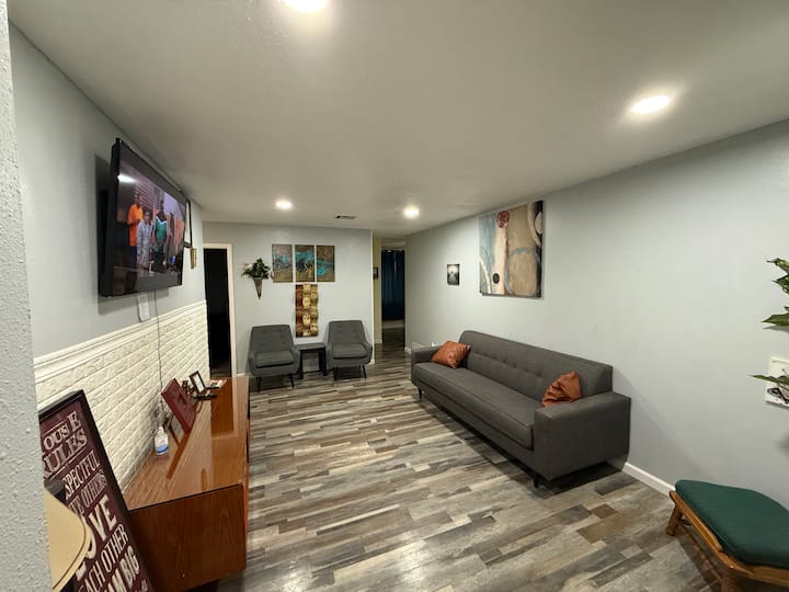 3br Comfort Home Wt Hottub, Wifi.  ‘N’ Smartv - Midwest City, OK