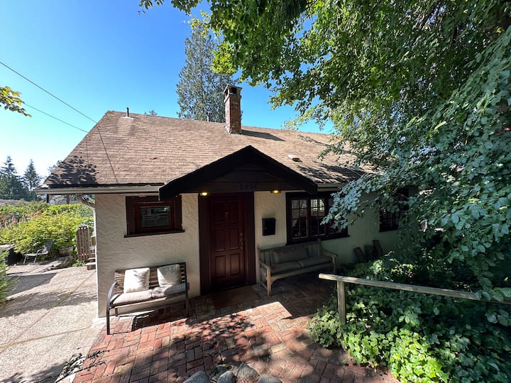 Dundrave Character Home. - Horseshoe Bay