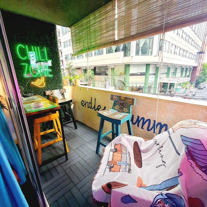 Poblacion Hidden Gem | Central Location W/ Balcony - Makati