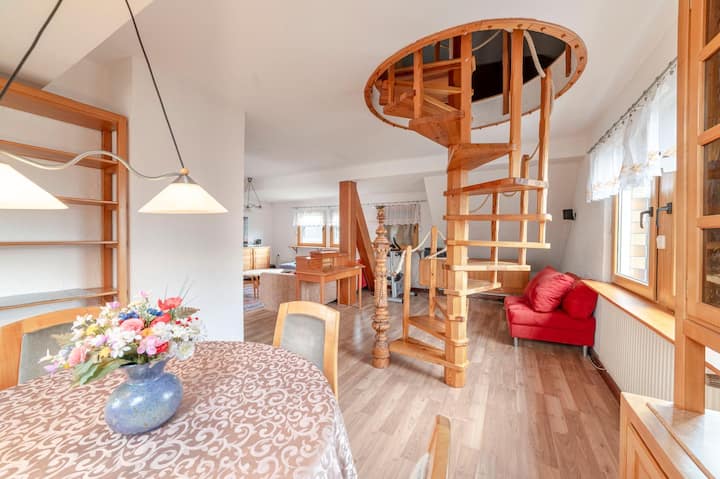 Top Floor Apartment With Balcony & Garden View - Düsseldorf