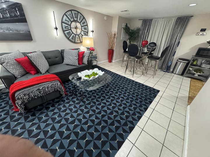 Private Suite 2 Bedroom Kingsize Apt With Kitchen - Largo, MD