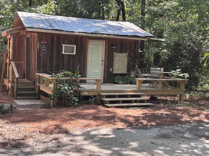 Little Barn Cabin - Farm Stay - Whispering Pines, NC