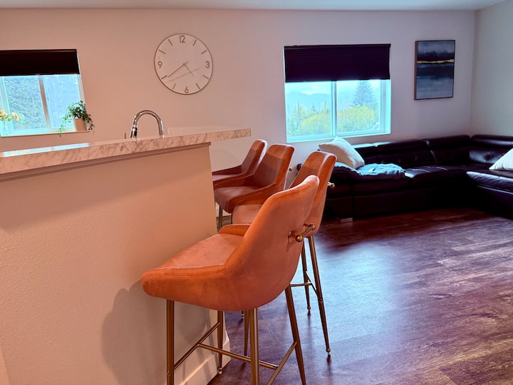 Mountain View Apartment - Seward, AK