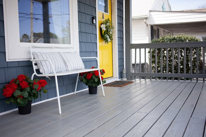 First Floor Rental One Block From The Beach! - Virginia