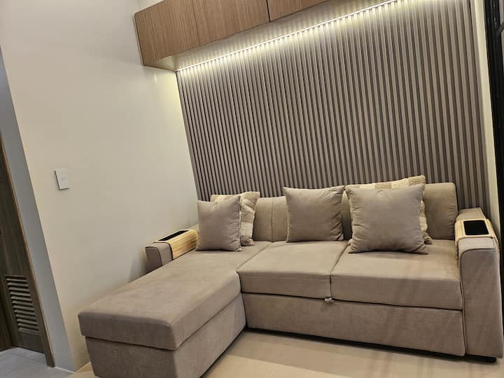 Luxury Apartment @Park Mckinley West Suite 2 - Taguig
