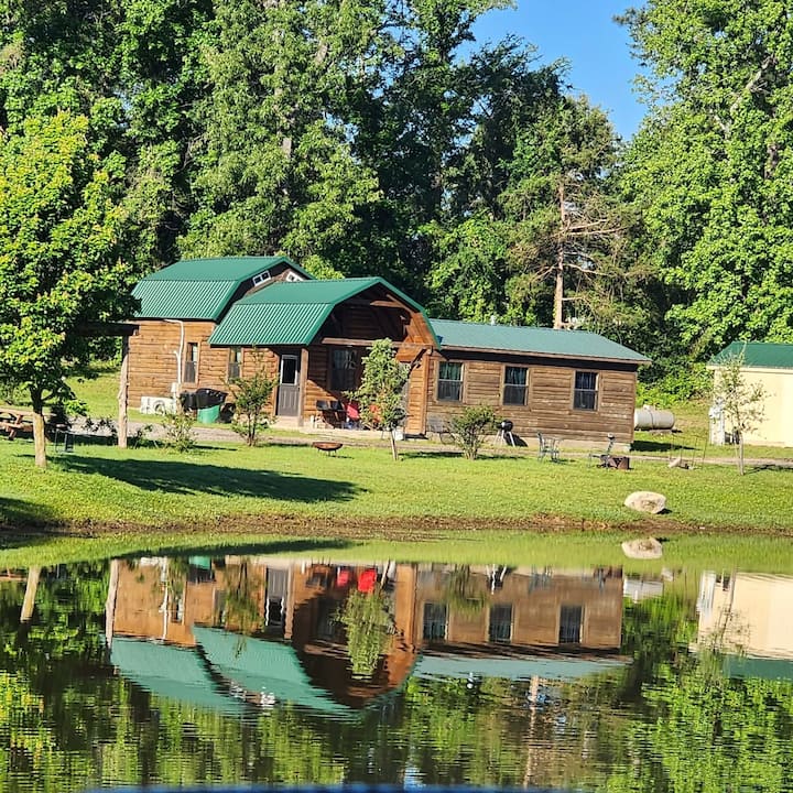 Near Lindsey Park Lakefront Lux Loft Fish Zoo Farm - Tyler, TX