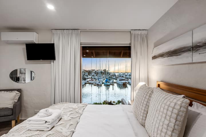 Swainson On Lady Gowrie - Adelaide