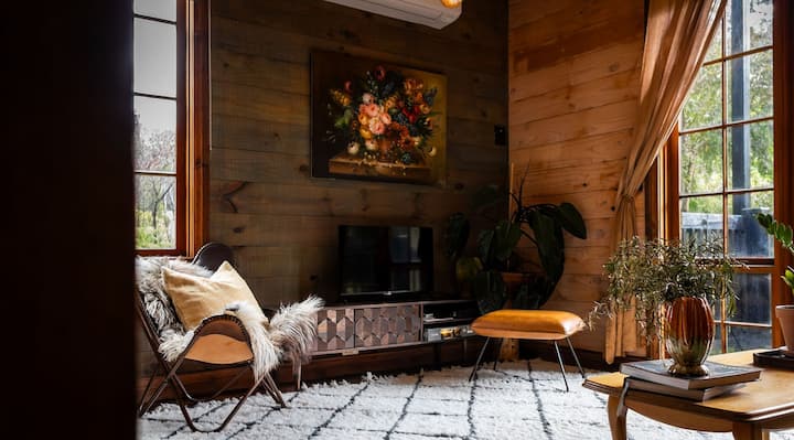 Quarters 1 - The Quarters - Romantic Loft Bedroom - Strahan