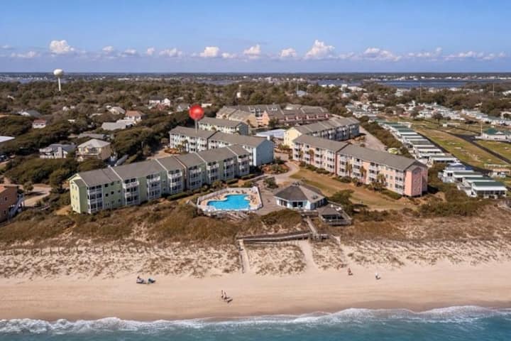 Ocean Side, King Bed, Two Pools Pebble Beach - Emerald Isle, NC