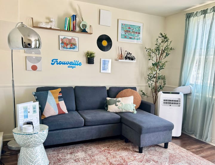 Boho Haus 2 Min To Downtown! | Private Backyard - Frederick, MD