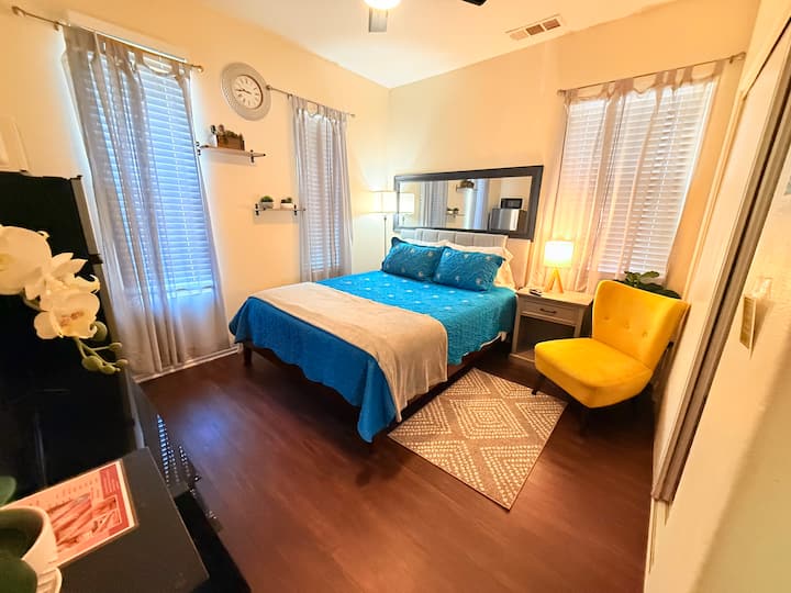 First Floor Room Private Bathroom,  Two Closets - Lancaster, CA