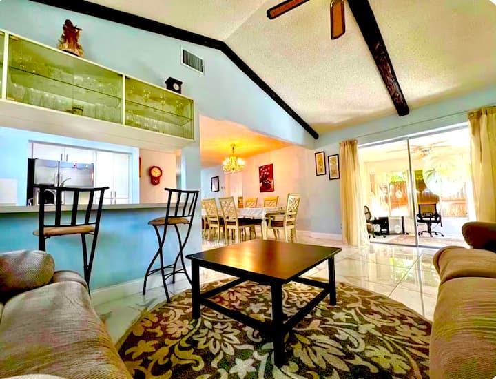 10 Min To Beach | Hot Tub | Big Place - Pinellas County, FL
