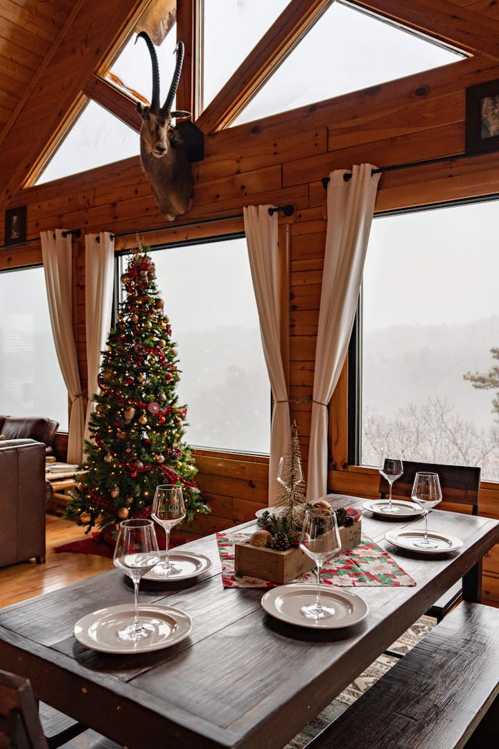 Mountain Views, Hot Tub, Game Room, And Sleeps 10 - Townsend, TN