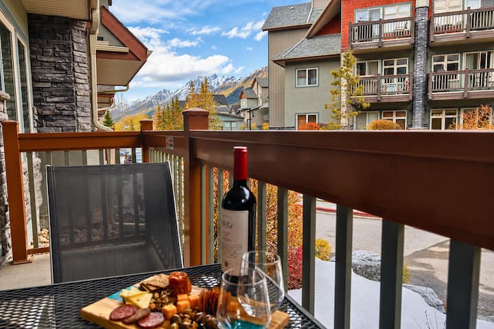 Superb Family Friendly 3 Bedroom - Pool & Hot Tubs - Canmore
