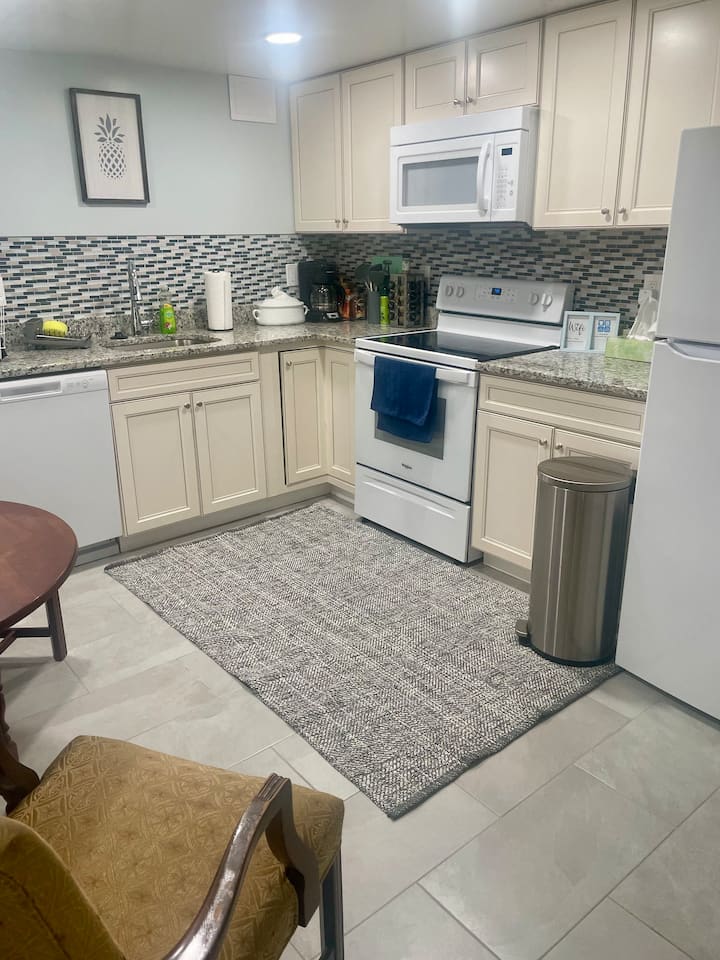 Clean Basement W/ Private Entry - Hyattsville, MD