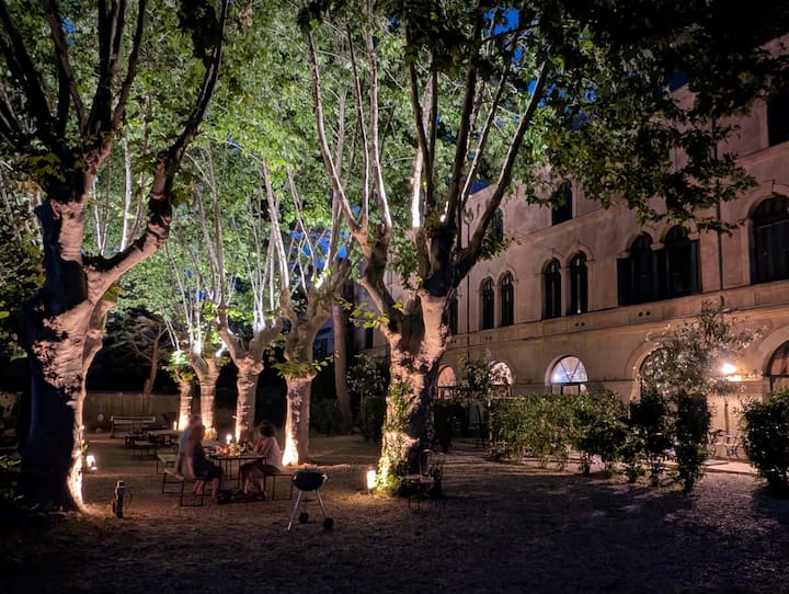 Grand Apt-bâtiment Historique-piscine-jardin-bbq - Pézenas