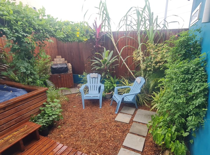 Cozy Studio With Private & Romantic Lush Garden - Aruba