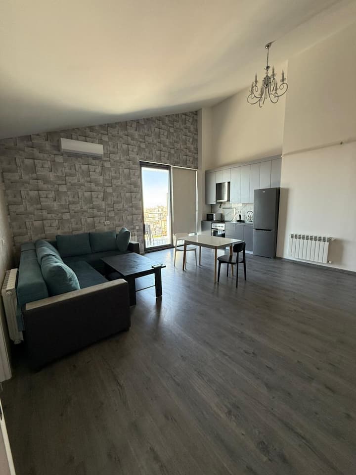 Yerevan Center Scenic Studioturbo100mbps Penthouse - 耶烈萬