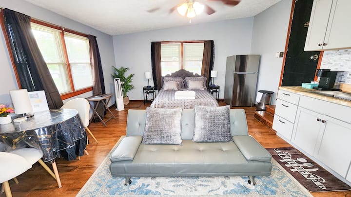 Cute And Cozy Private Studio Getaway In Louisville - Louisville, KY