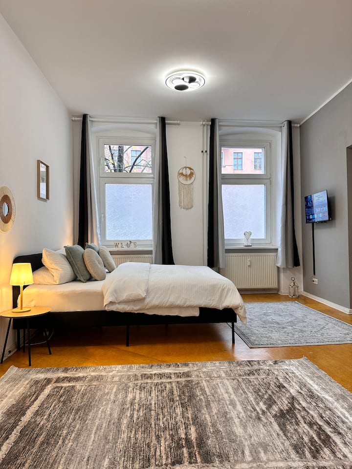 Spacious 3-br Apartment In The Heart Of Neukölln - Berlim