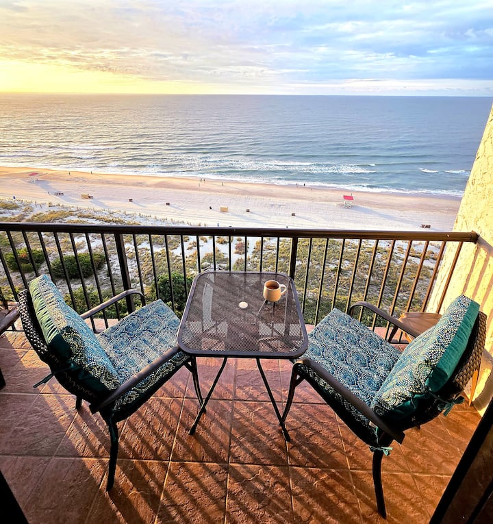Romantic Resort King Suite W/ Amazing Ocean Views! - Myrtle Beach, SC