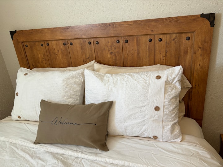 Quiet Garden Level Suite - Nebraska