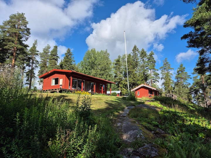 Red Cottage By The Lake - Lohja
