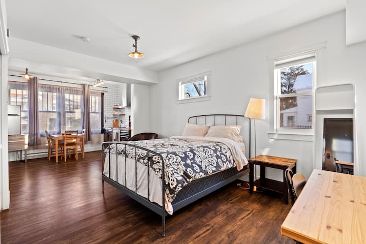 Historical Studio 1912 Renovated - Edmonton